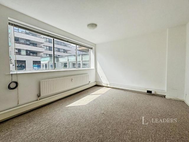 Eaton Road, Hove, East Sussex, BN3 3 bed flat to rent £2,150 pcm £496 pw