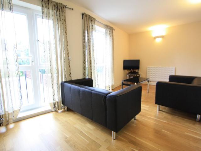 Eaton Road, Sutton SM2, 2 bed flat to rent, £1,900 pcm | PrimeLocation