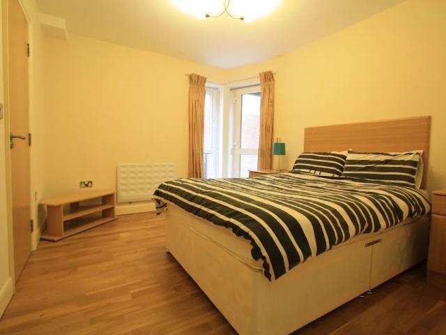 Eaton Road, Sutton SM2, 2 bed flat to rent, £1,900 pcm | PrimeLocation