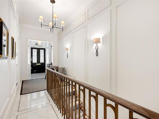 Eaton Square, London, SW1W 3 bed apartment to rent £34,667 pcm £8,000 pw
