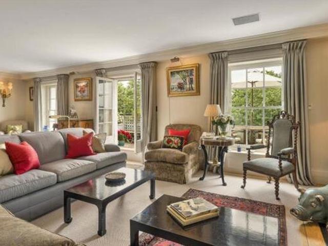 Eaton Square, London, 3 Bedroom Flat