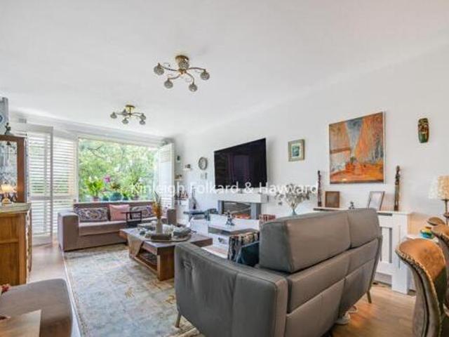 Ebony Crescent, Barnet, 3 Bedroom Flat