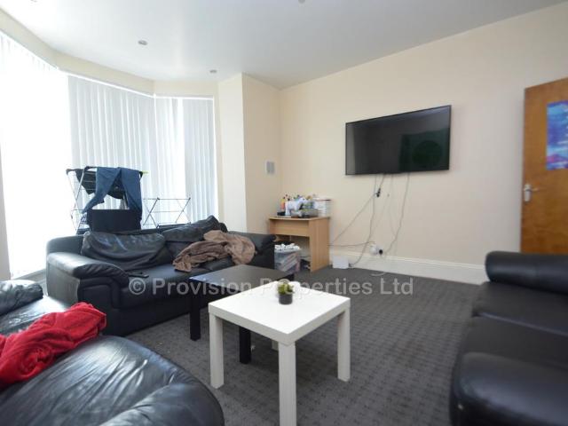 Ebor Place, Hyde Park LS6 6 bed terraced house to rent £2,990 pcm £690 pw