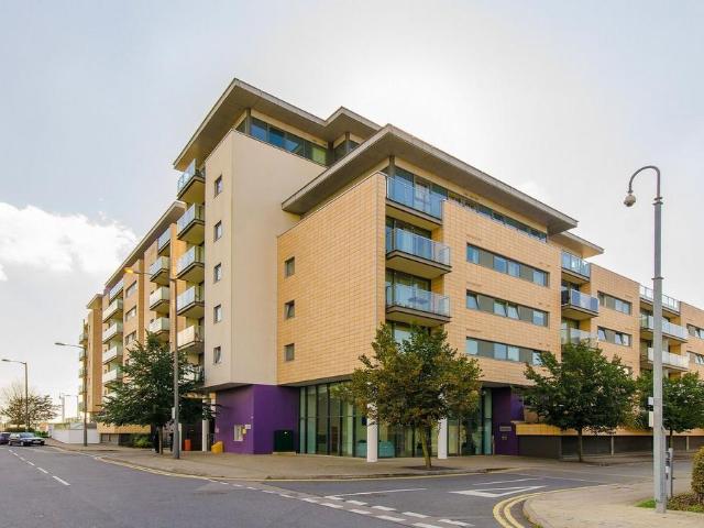 Ebb Court, Gallions Reach, London, E16 2 bed flat to rent £2,100 pcm £485 pw
