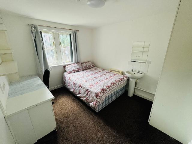 Ebberston, Leeds LS6, 9 bed semi detached house to rent, £555 pcm | PrimeLocation