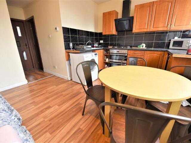 Ebberston Terrace 3 bed flat to rent £1,365 pcm £315 pw