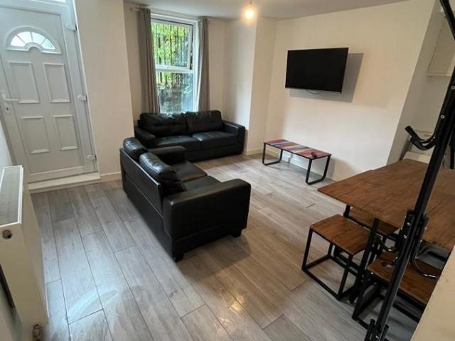 Ebberston Terrace, Hyde Park, Leeds. 6 bed terraced house to rent £2,990 pcm £690 pw