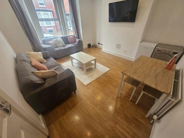 Ebberston Terrace, Hyde Park, Leeds, LS6 1AU