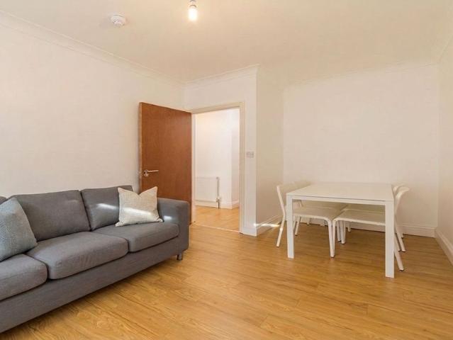 Ebbsfleet Road, London NW2, 3 bed flat to rent, £2,175 pcm | PrimeLocation