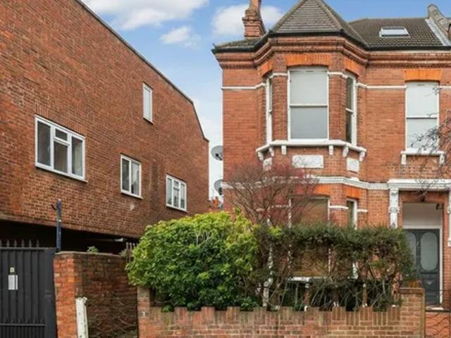 Ebbsfleet Road, London, NW2 3NB, United Kingdom | 3 bed apartment for rent #167219939 | Rentberry