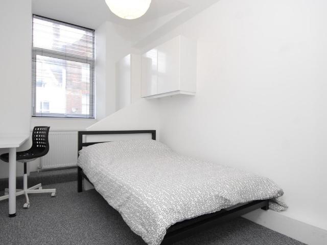 Ebrington Street, Flat 2, Plymouth PL4, 3 bed flat to rent, £724 pcm | PrimeLocation