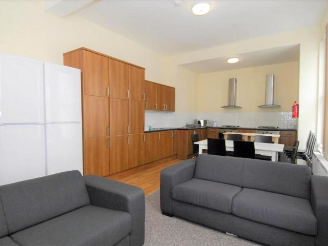 Ebrington Street, Plymouth PL4 10 bed flat to rent £5,677 pcm £1,310 pw