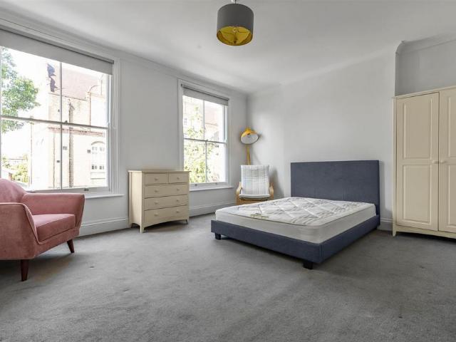 Eburne Road, London, N7 4 bed terraced house to rent £4,600 pcm £1,062 pw