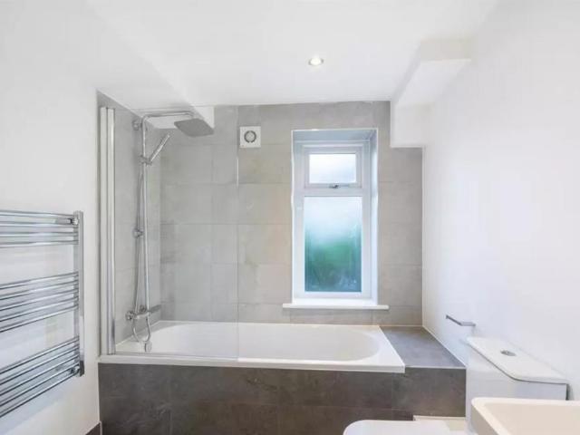 Ebury Bridge Road, LONDON 2 bed apartment to rent £4,600 pcm £1,062 pw
