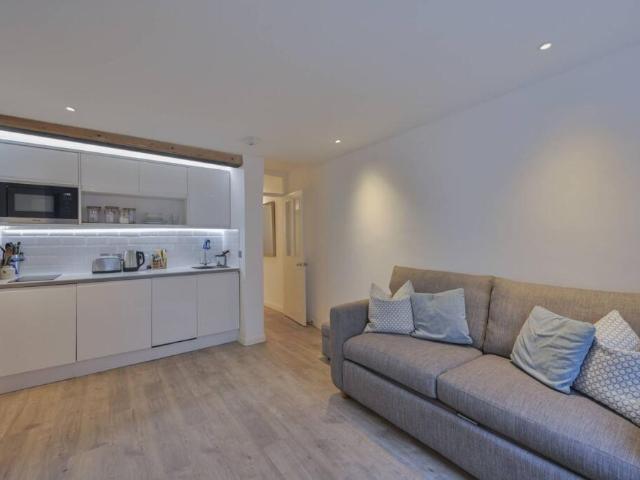 Ebury Bridge Road, London SW1W 1 bed flat to rent £2,058 pcm £475 pw