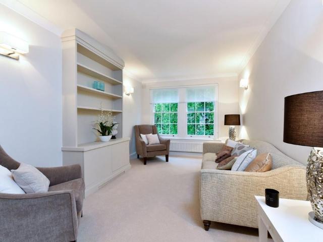 Ebury Mews, Belgravia, London, SW1W 1 bed flat to rent £3,034 pcm £700 pw