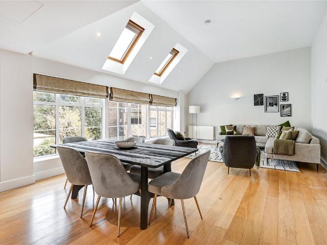 Ebury Mews, London SW1W, 3 bed flat to rent, £7,583 pcm | PrimeLocation