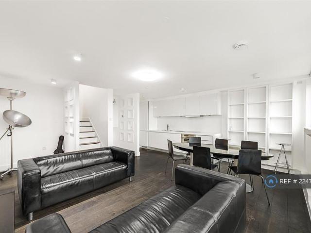 Ebury Sq Garden, London, SW1W 3 bed flat to rent £4,500 pcm £1,038 pw