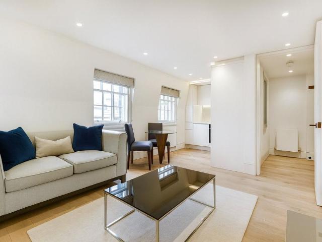 Ebury Street, Belgravia, London, SW1W Studio to rent £2,600 pcm £600 pw