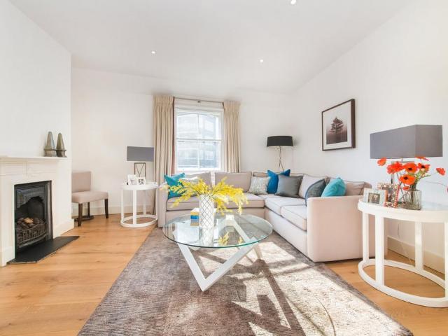 Ebury Street, Belgravia, London, SW1W 3 bed flat to rent £5,416 pcm £1,250 pw