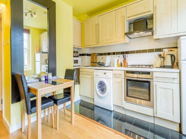EC1V 1 bed flat to rent £1,898 pcm £438 pw