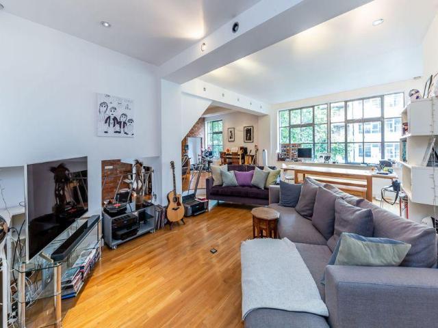 EC1V 2 bed apartment to rent £3,900 pcm £900 pw
