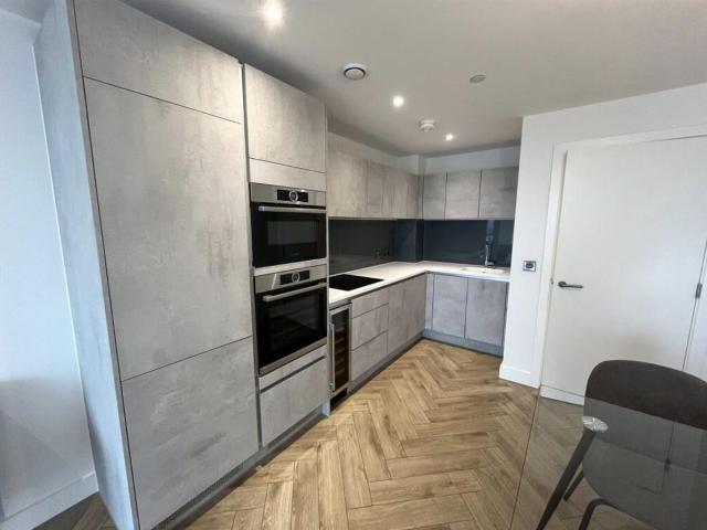 Egmont Road, Sutton SM2, 2 bed flat to rent, £1,800 pcm | PrimeLocation