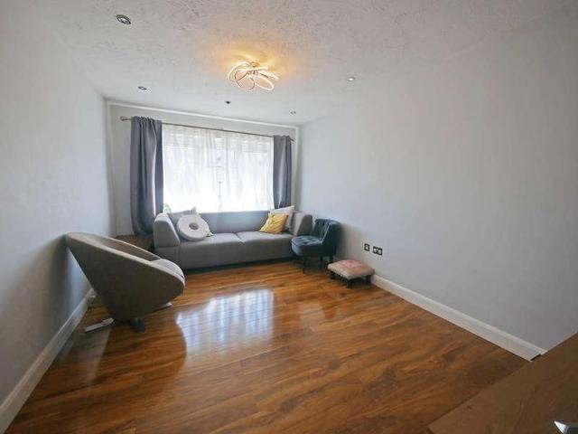 Egan Way, Hayes, UB3