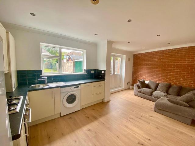 Egerton Close, Cambridge, CB5 2 bed flat to rent £1,550 pcm £358 pw