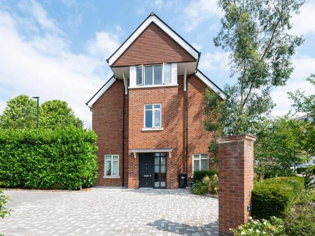 Egerton Drive, Old Isleworth. 4 bed detached house to rent £6,998 pcm £1,615 pw