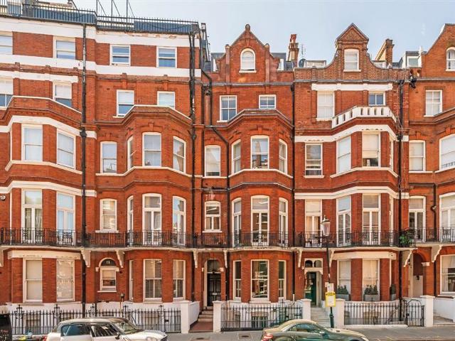 Egerton Gardens, Chelsea SW3, 3 bed flat to rent, £8,645 pcm | PrimeLocation