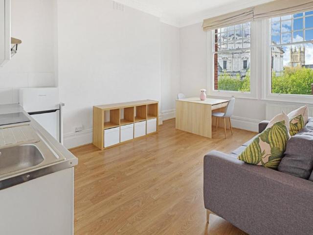 Egerton Gardens, Knightsbridge. 2 bed apartment to rent £3,532 pcm £815 pw