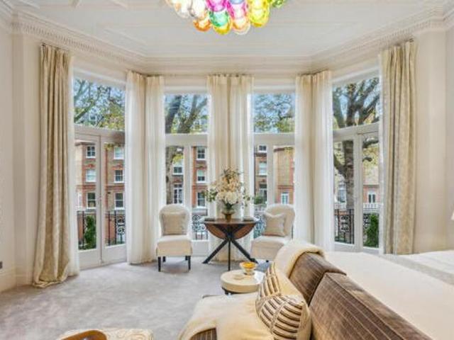 Egerton Gardens, Knightsbridge, Studio Flat For