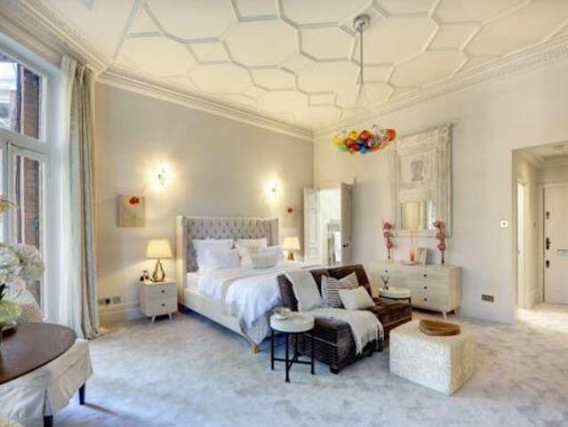 Egerton Gardens, Knightsbridge, Studio Flat For