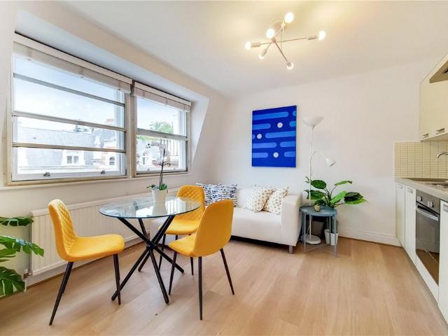 Egerton Gardens, Knightsbridge. Studio to rent £2,600 pcm £600 pw