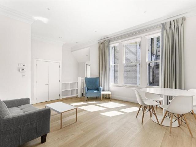 Egerton Gardens Mews, Knightsbridge. 1 bed apartment to rent £3,250 pcm £750 pw