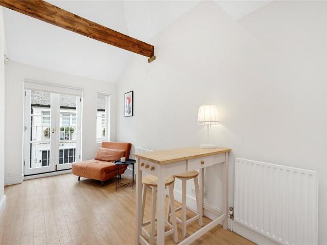 Egerton Gardens Mews, London, SW3 1 bed apartment to rent £2,500 pcm £577 pw