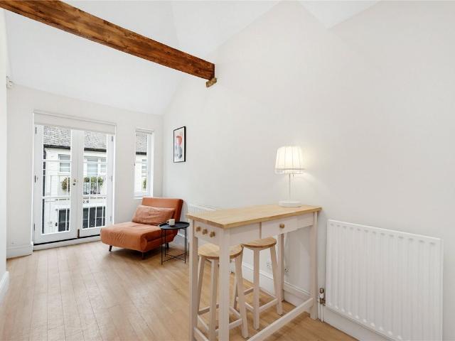 Egerton Gardens Mews, London SW3, 1 bed flat to rent, £2,500 pcm | PrimeLocation