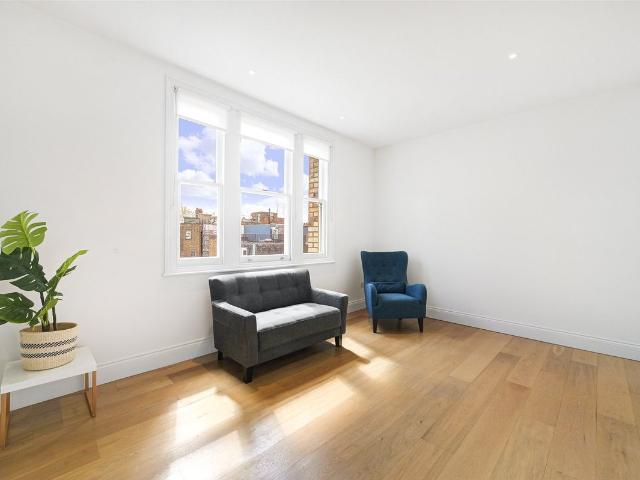 Egerton Gardens Mews, London SW3, 1 bed flat to rent, £3,250 pcm | PrimeLocation