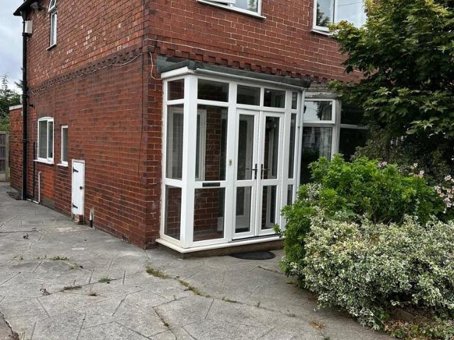 Egerton Road South, Manchester M21 3 bed semi detached house to rent £1,695 pcm £391 pw