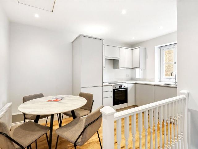 Egerton Terrace, London SW3, 1 bed flat to rent, £3,250 pcm | PrimeLocation