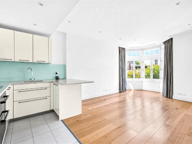 Egerton Terrace, South Kensington, London SW3, 2 bed flat to rent, £5,200 pcm | PrimeLocation