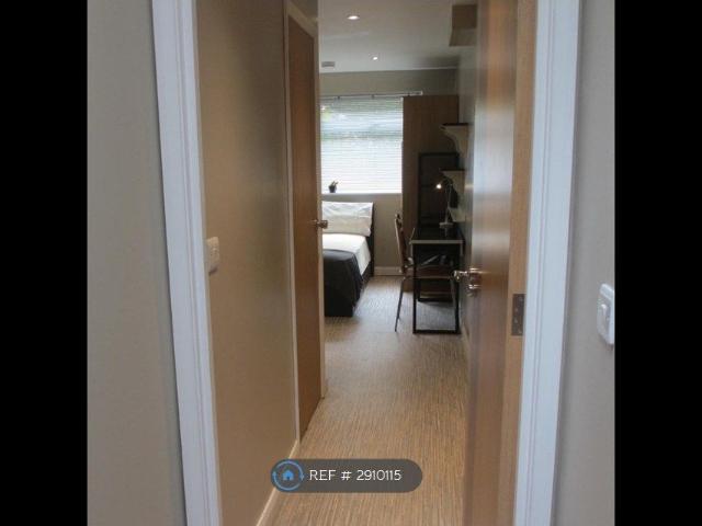 Egham, Egham TW20, Studio to rent, £850 pcm | PrimeLocation