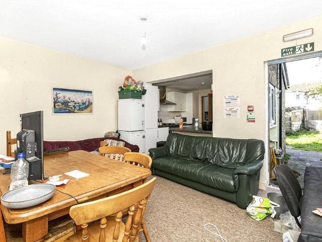 Egham Hill, Egham, Surrey, TW20 0BG