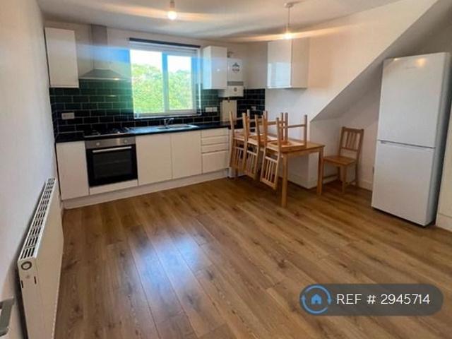 Eglinton Hill, London, SE18 2 bed flat to rent £1,650 pcm £381 pw