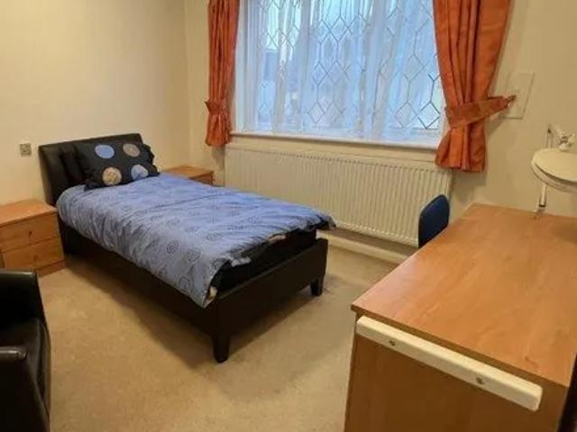 Eglinton Hill, London, SE18 3NJ, United Kingdom | 3 bed house for rent #167888291 | Rentberry