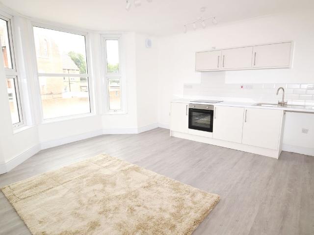 Eglinton Road, London SE18, 2 bed flat to rent, £1,650 pcm | PrimeLocation