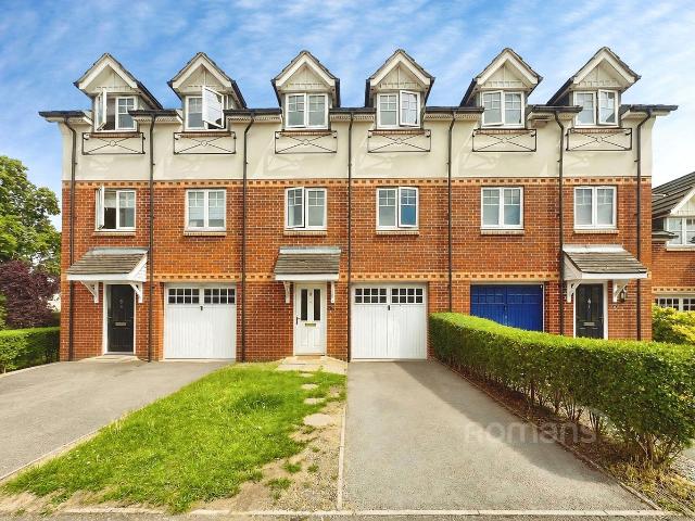Egret Gardens, Aldershot, Hampshire GU11, 3 bed terraced house to rent, £1,900 pcm | PrimeLocation