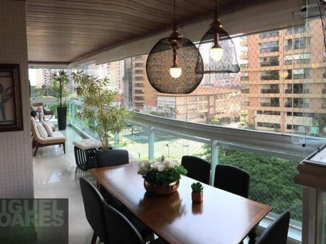 Ed Costa Branca Residence