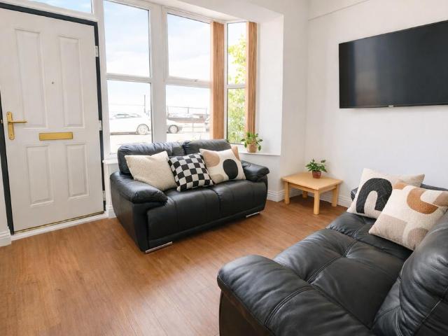 Edmund Road, Sheffield S2 4 bed house to rent £1,439 pcm £332 pw